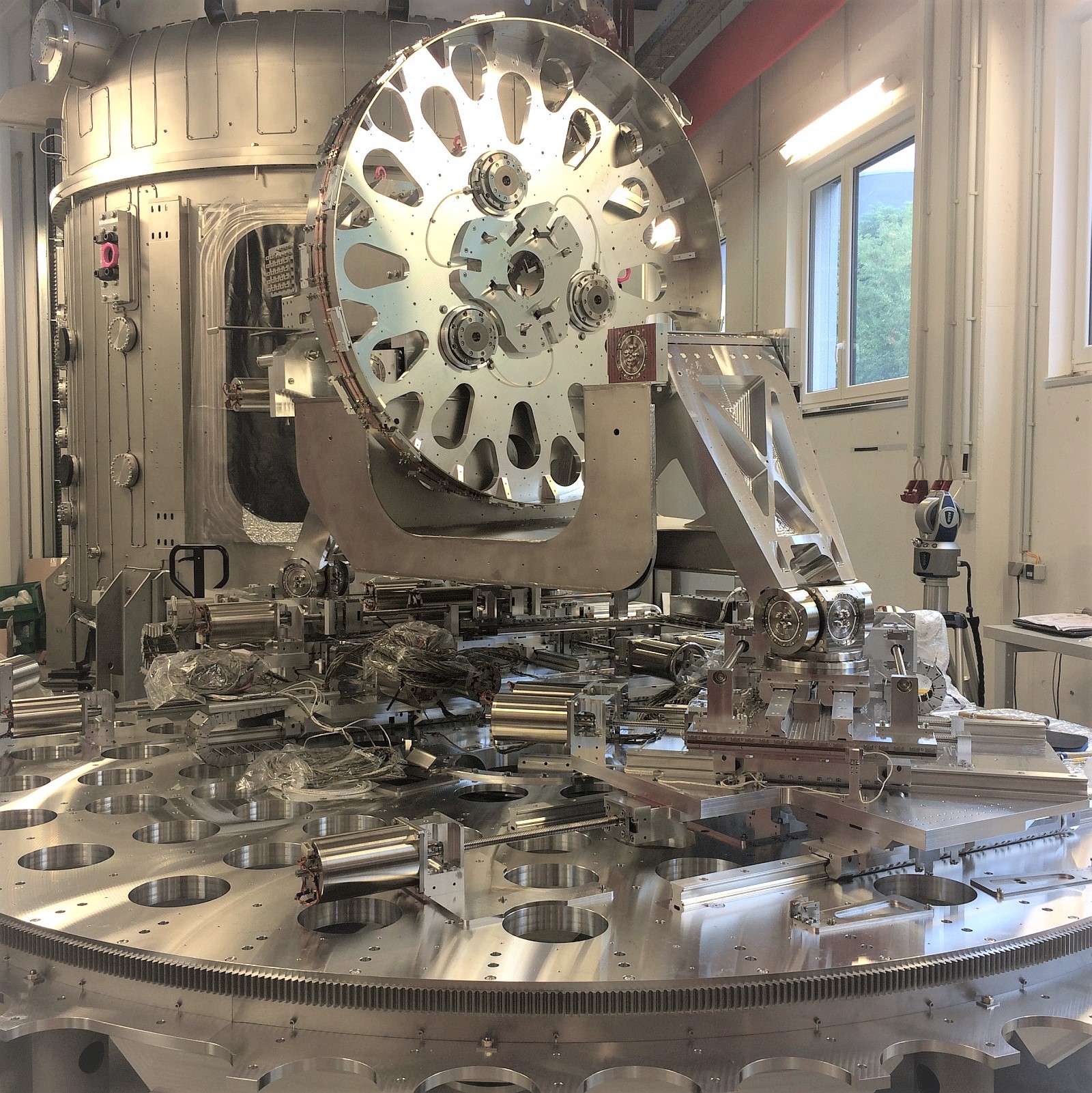 Very large reflectometer under construction - Bestec GmbH